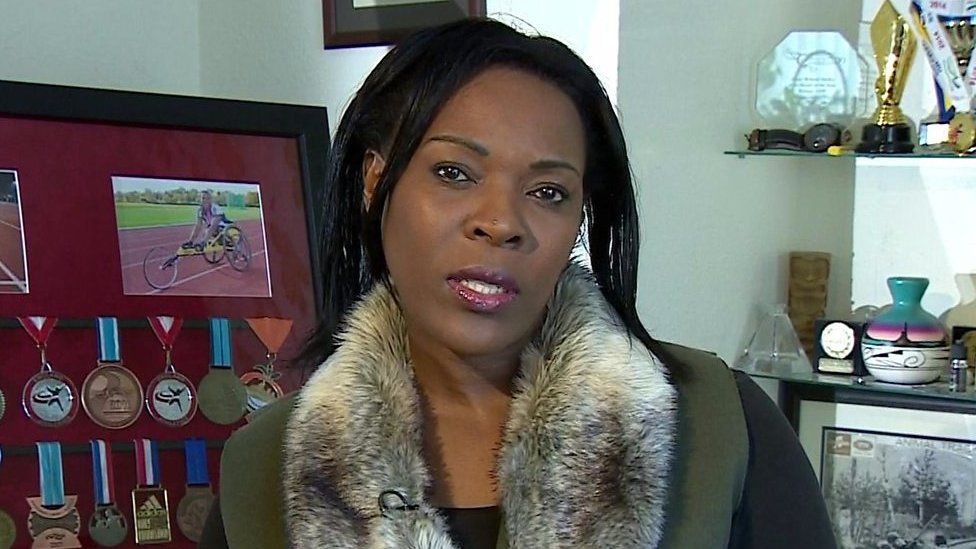 Paralympian Anne Wafula-Strike left on plane for 45 minutes - BBC News