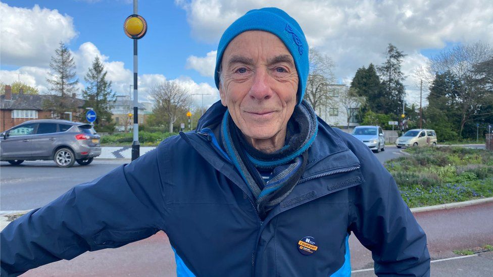 Cambridge: Figures reveal collisions on Dutch-style roundabout - BBC News