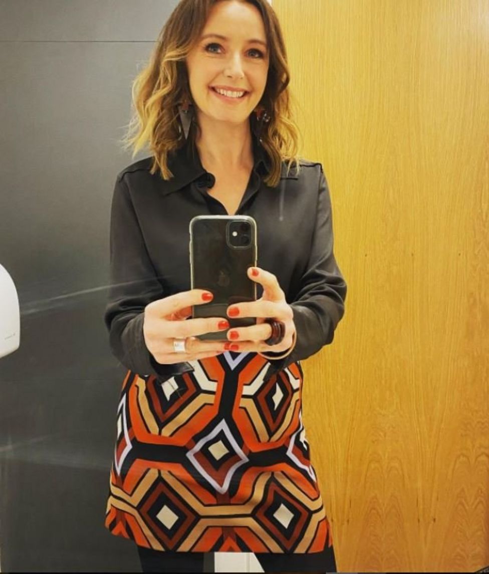 Lisa Gwilym: Steil ar set - BBC Cymru Fyw
