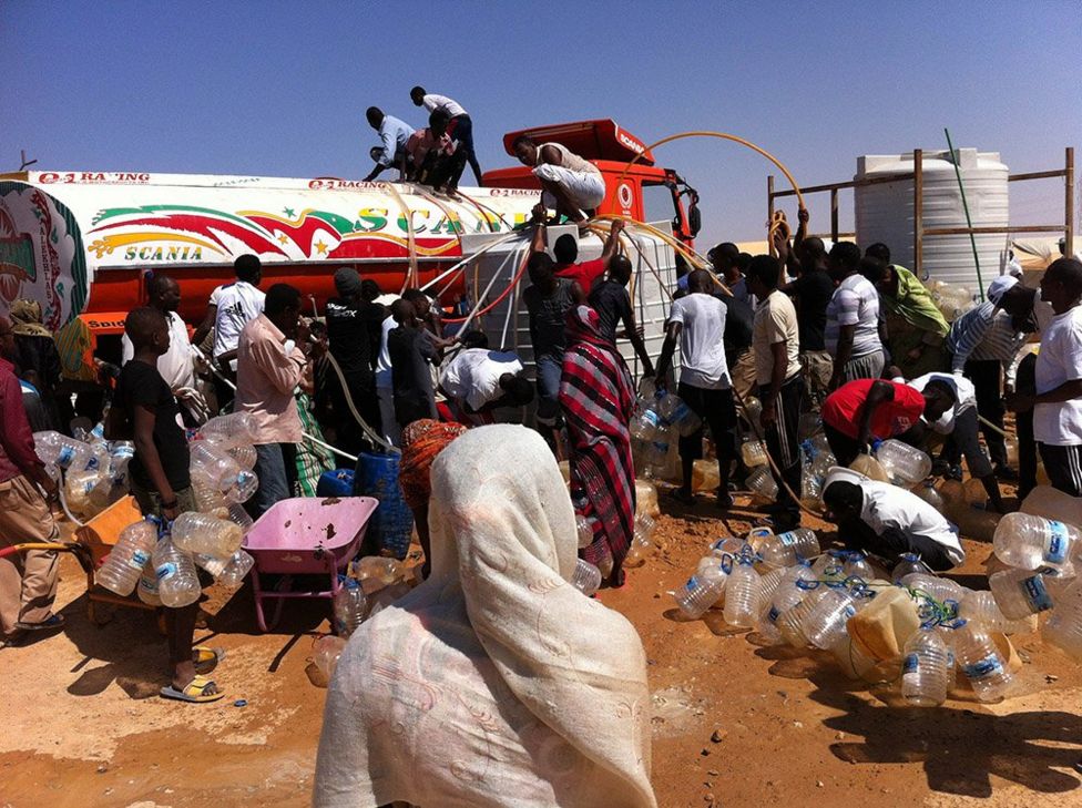 Refugee women's personal photos on show - BBC News
