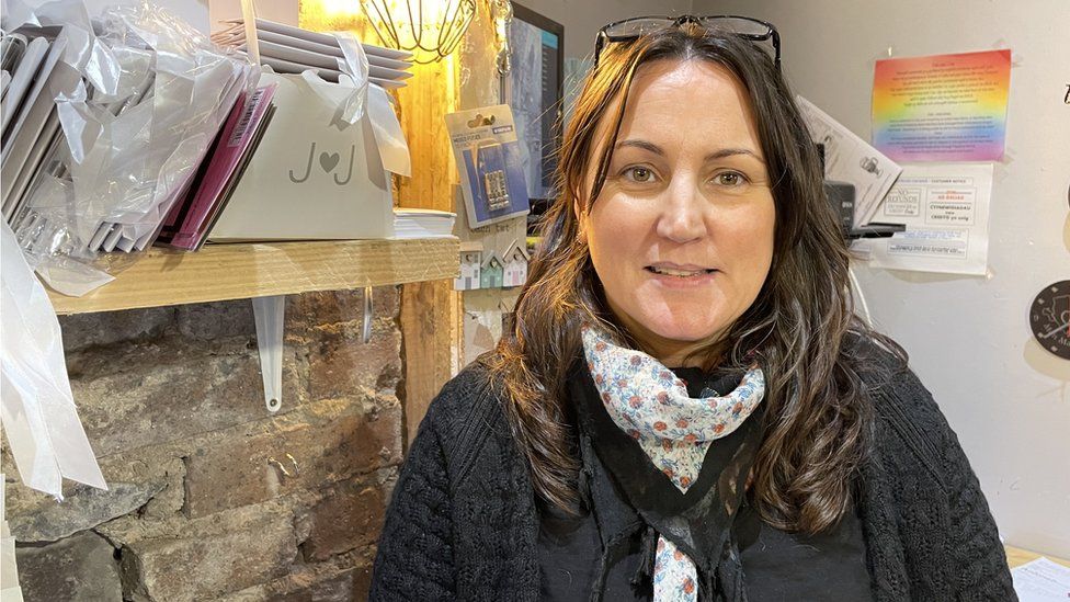 Tasglu 2 Sisters: 'Am sicrhau dyfodol y ffatri a swyddi' - BBC Cymru Fyw