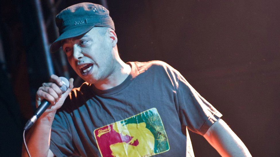 Brit winner Finley Quaye admits attacking bar manager - BBC News