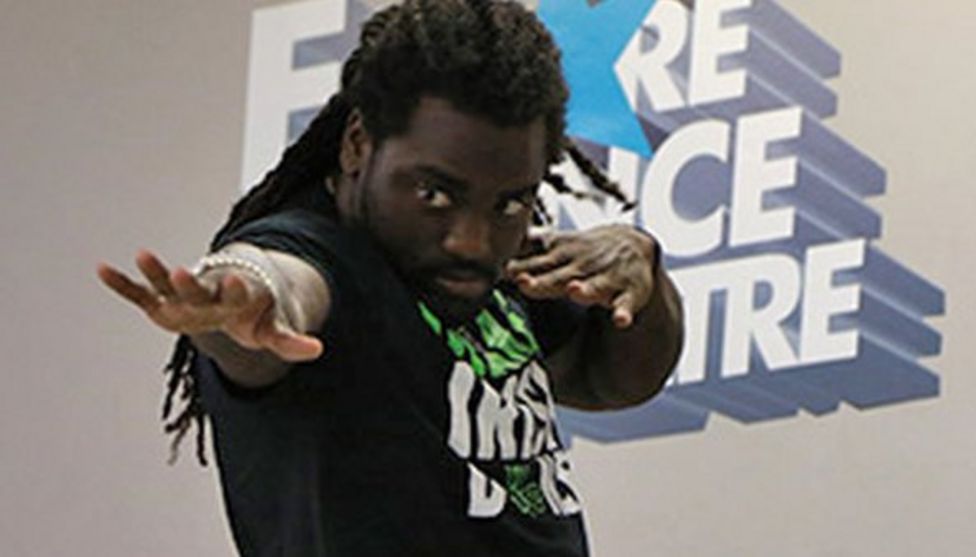 Alex Collins: NFL pro uses Irish dancing to keep him agile - BBC News