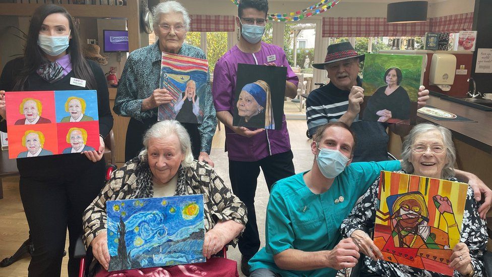 Gloucestershire care-home residents recreate famous art - BBC News