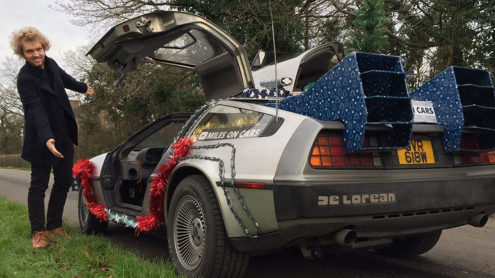 Festive DeLorean brings Christmas cheer to Bristol - BBC News