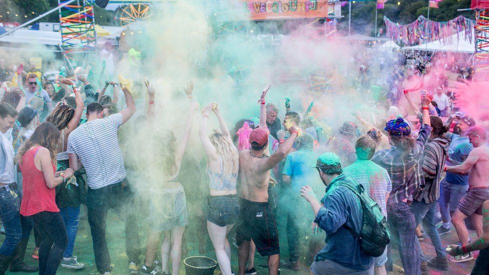 In pictures: Isle of Wight hosts Bestival - BBC News