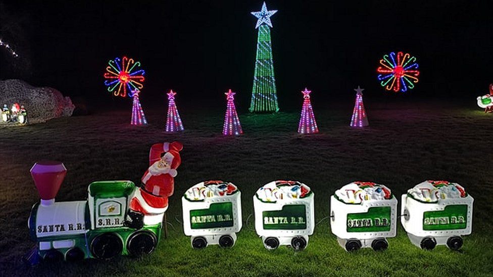 Shining a light on the Christmas decoration superfans - BBC News