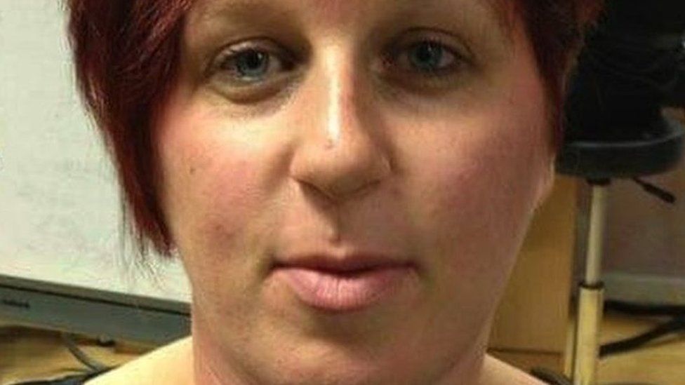 Woman's 'mum guilt' over rising costs leading to Christmas money ...