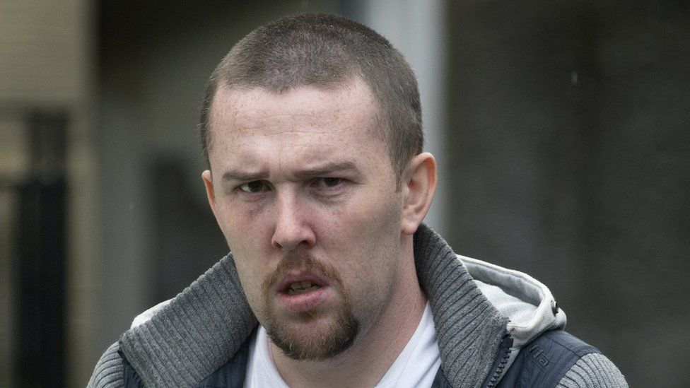 Man posed as underage girl online to blackmail father-of-four - BBC News