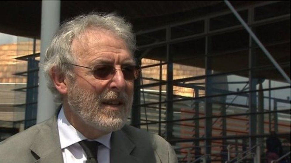 Ystyried treth newydd i ariannu gofal i bobl hŷn - BBC Cymru Fyw