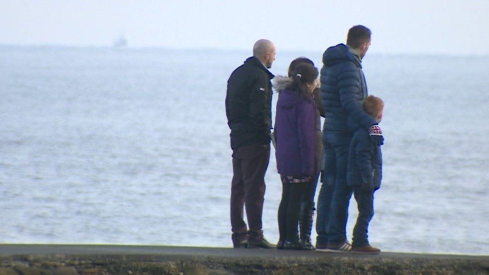 Cullercoats sea rescue: Caitlin Ruddy dies after cardiac arrest - BBC News