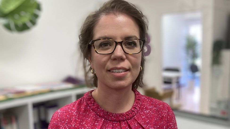 Ceiswyr lloches 'yn iawn i bryderu' am ddau gynllun - BBC Cymru Fyw