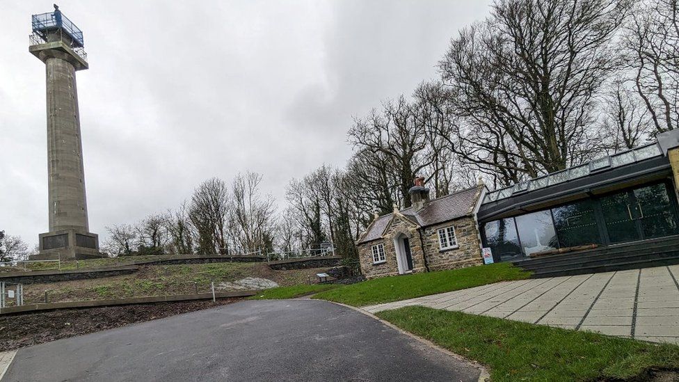 Môn: Tŵr Marcwis i groesawu ymwelwyr wedi degawd ynghau - BBC Cymru Fyw