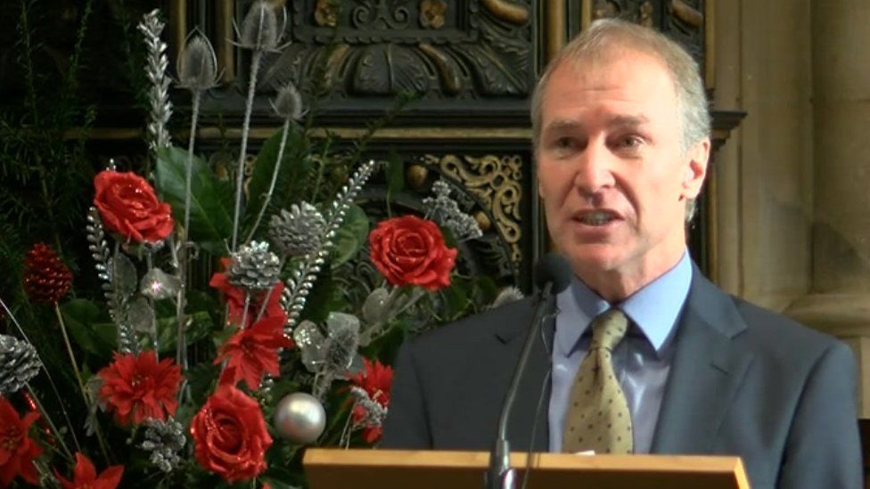 M4 minibus crash: Memorial service for autism teachers - BBC News