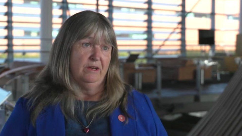 Ymgynghoriad ar godi premiwm ail gartrefi yn dod i ben - BBC Cymru Fyw