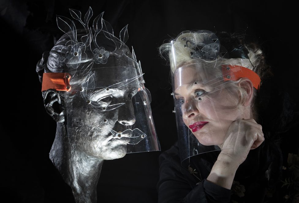 Week in pictures: 21-27 November 2020 - BBC News