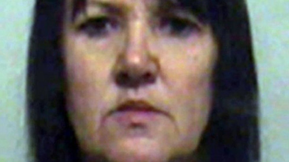 'Money addict' Susan Rennie jailed for £600,000 fraud - BBC News