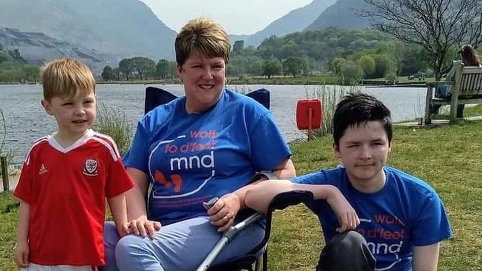 Motor Niwron: Siwrna Sioned - BBC Cymru Fyw