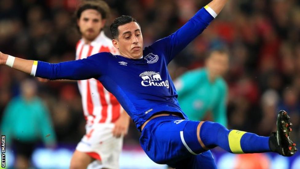 Everton: Ramiro Funes Mori faces spell out after knee injury - BBC Sport