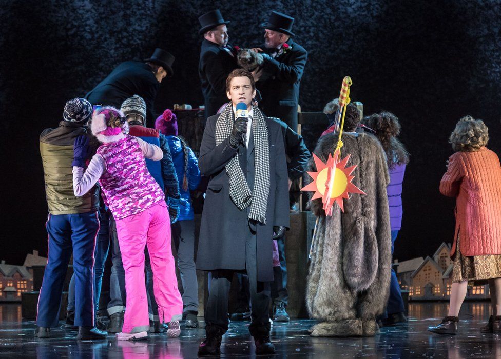 Groundhog Day musical gets five-star reception - BBC News