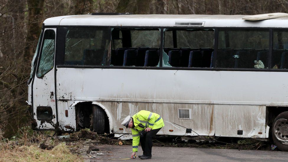 Bus crash leaves 22 school children in hospital - BBC News
