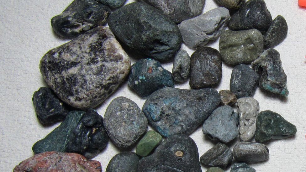 'Plastic pebbles' pollution alert for UK beaches - BBC News