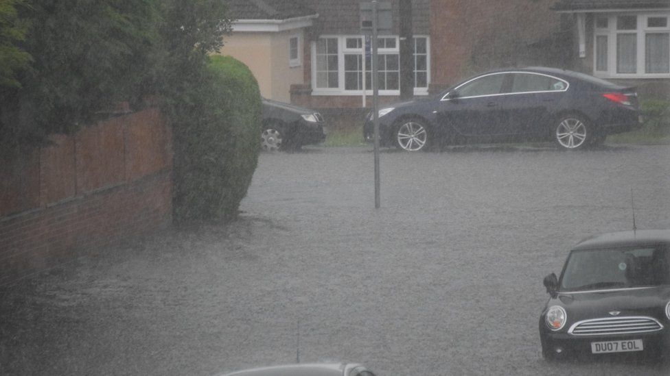 In pictures: Flash floods and flashes of lightning - BBC News