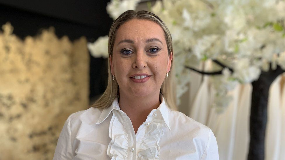 A&E in Wales: 'Broken system' after worst waiting times - BBC News