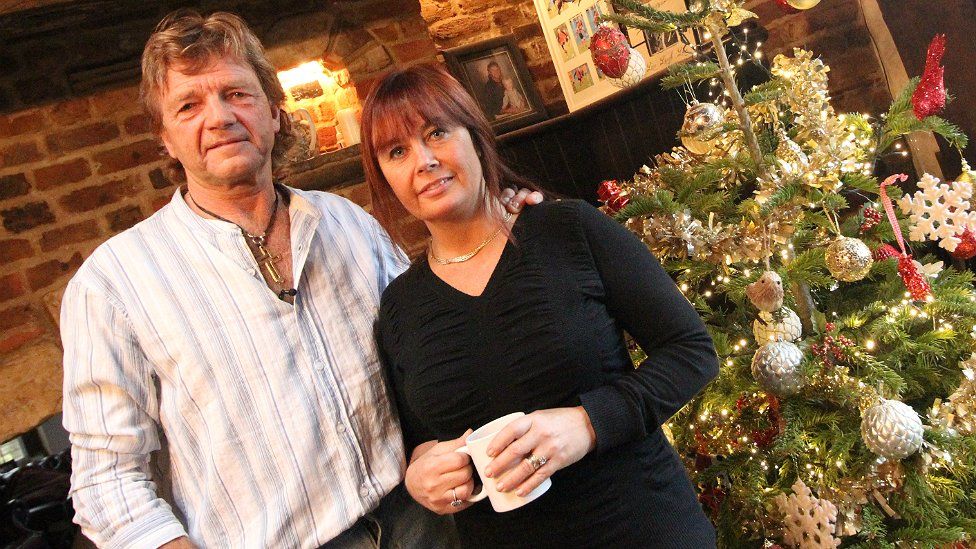 Surrey farmer reveals inside of 'hidden castle' - BBC News