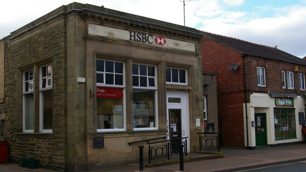 Concerns after HSBC to close Ruabon and Chirk branches - BBC News