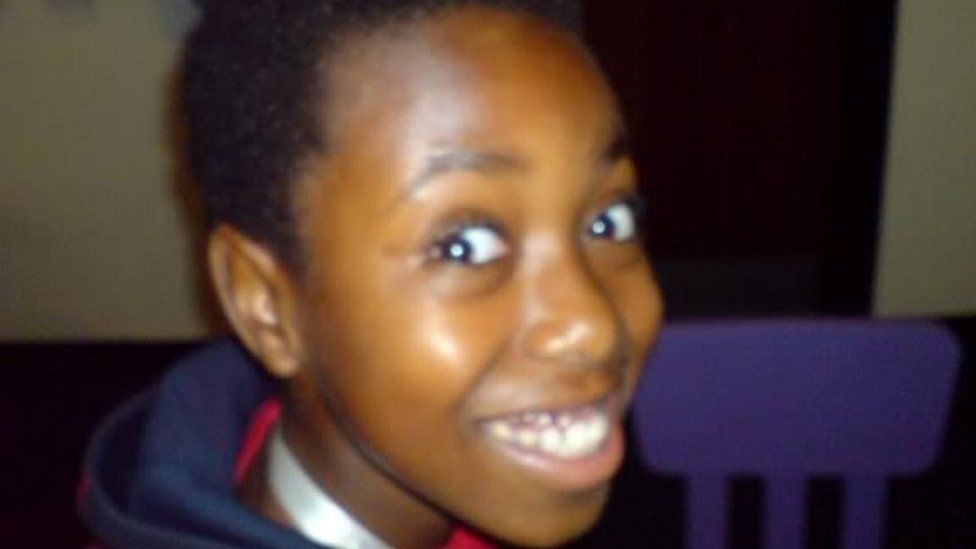 Halcyon Theuri death: Chef hit by taxi after falling in road - BBC News