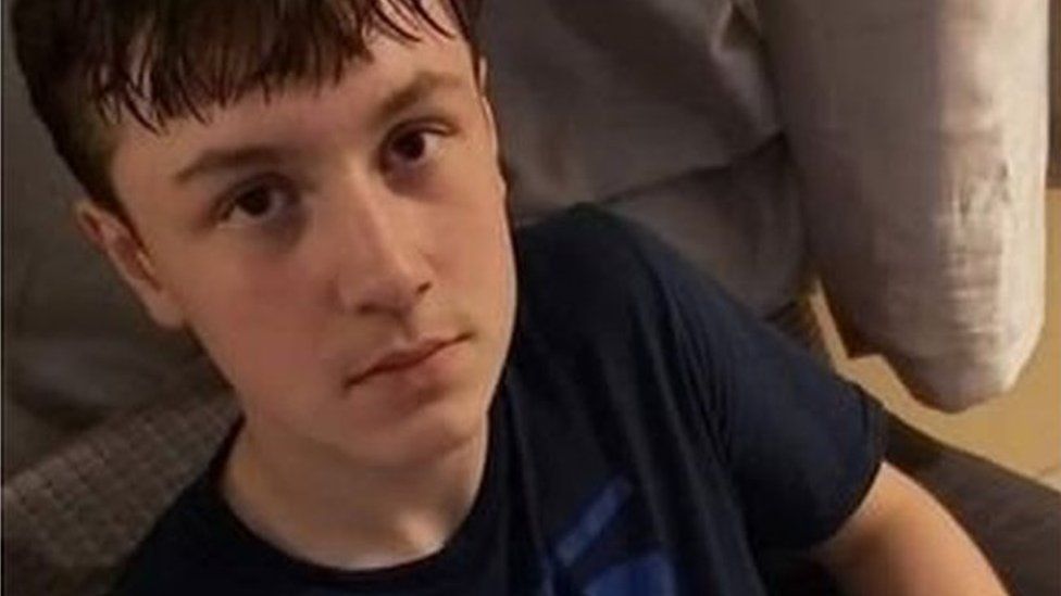 Boy who died in Appley Bridge quarry swim was promising boxer - BBC News