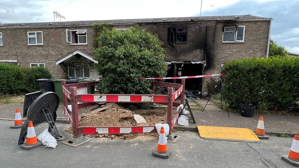 Thetford fire: Specialists investigating after death of teen - BBC News