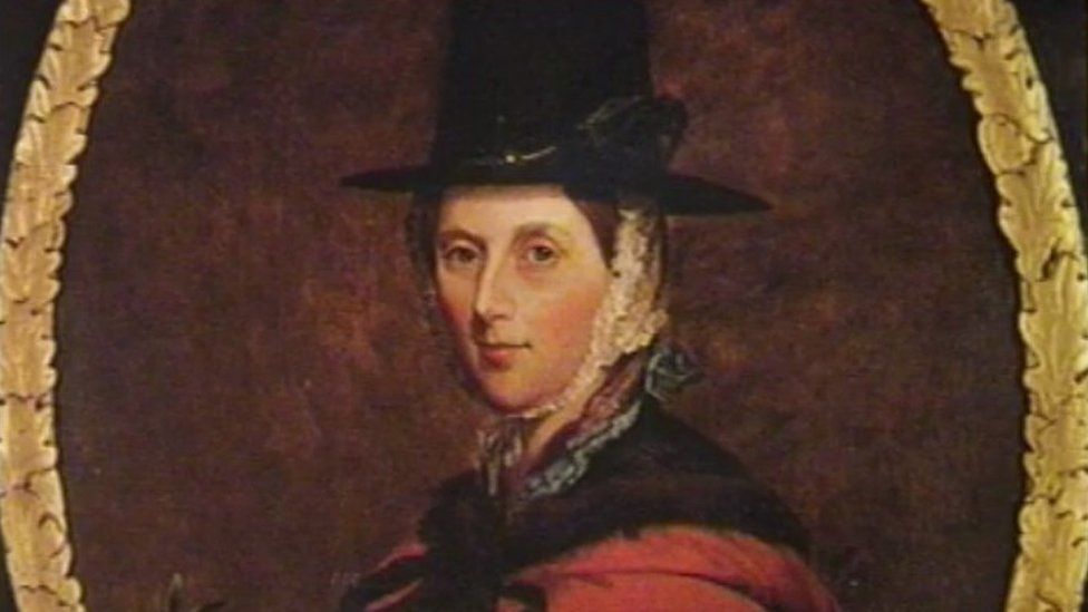 Eisteddfod creating buzz over Abergavenny's 'Bee of Gwent' - BBC News