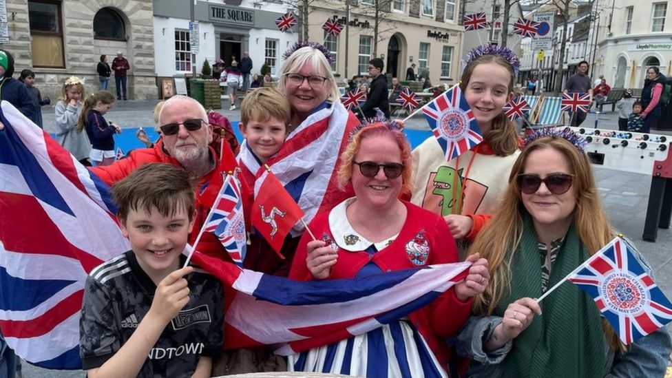 Celebrations continue with Coronation fetes on the Isle of Man - BBC News