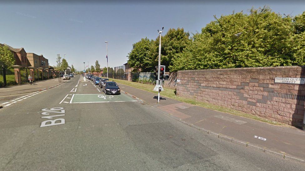 North Belfast: Pipe bomb found after homes evacuated - BBC News
