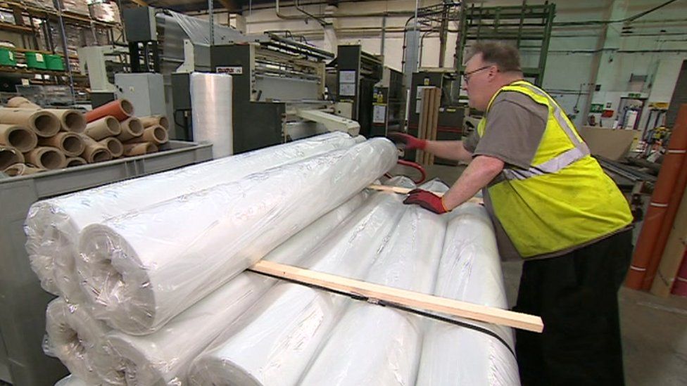 Alfreton firm donates film to fix windows in Ukraine - BBC News