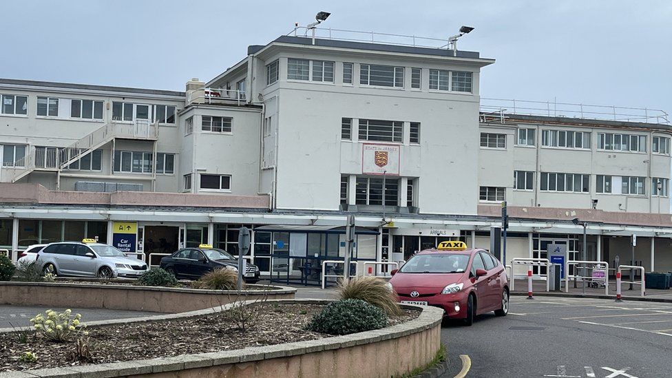 Jersey Airport customer service changes introduced - BBC News