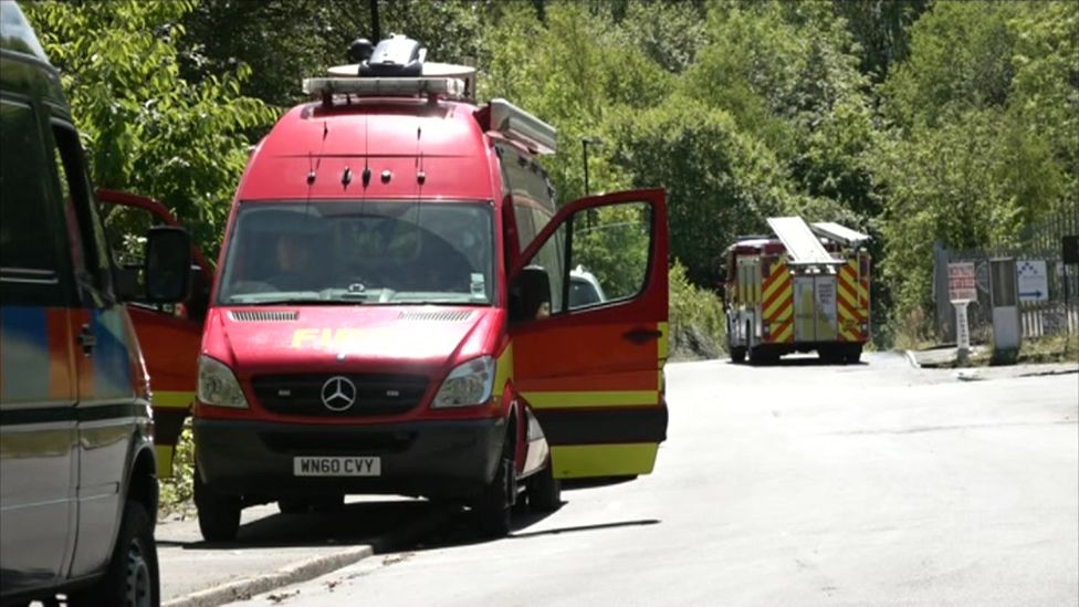 Cylinder explodes in large Sheffield industrial fire - BBC News