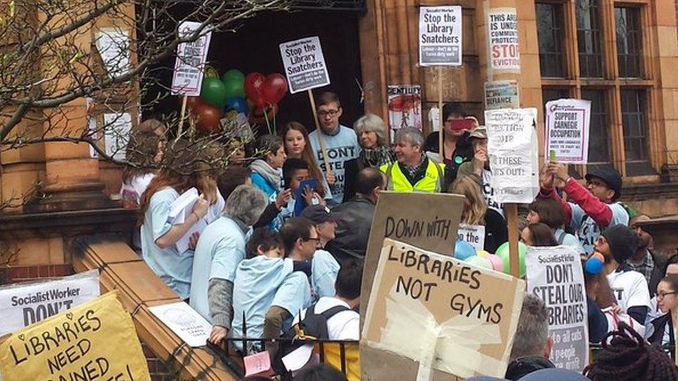 Hundreds protest against Lewisham library cuts - BBC News