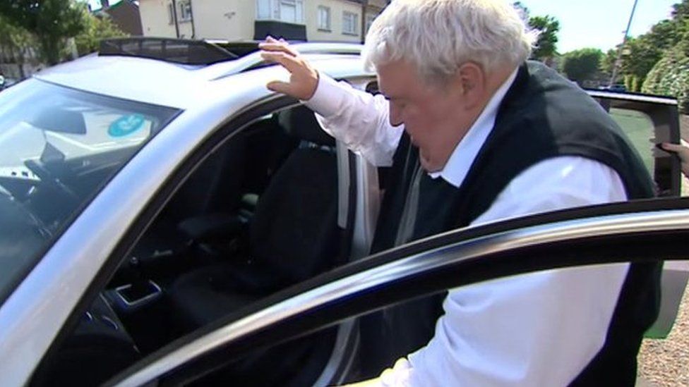 Christopher Howarth: Sex abuse priest dies in custody - BBC News