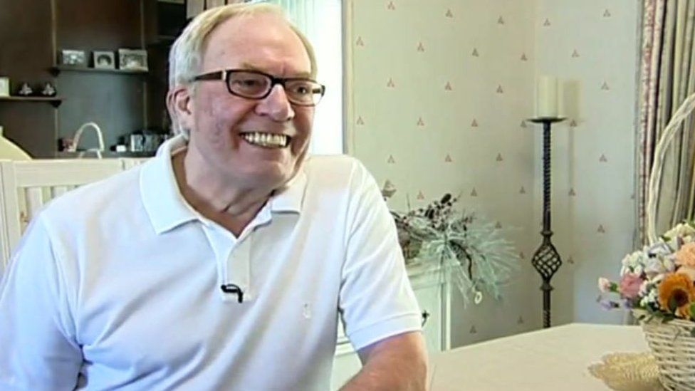 Family pay tribute to 'superb' broadcaster Mike Neville - BBC News