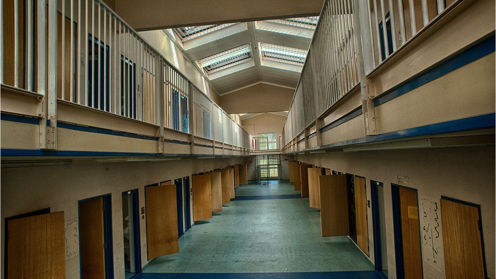 Blundeston Prison: Inside Reggie Kray's old prison cell - BBC News