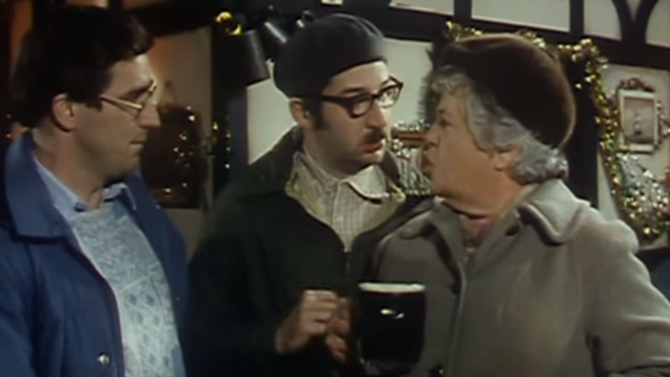 Y ddau frawd sydd methu galw ei gilydd yn 'ti' - na 'chi' - BBC Cymru Fyw