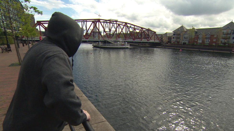 Terror threat to Swindon 'likely to be right wing' - BBC News