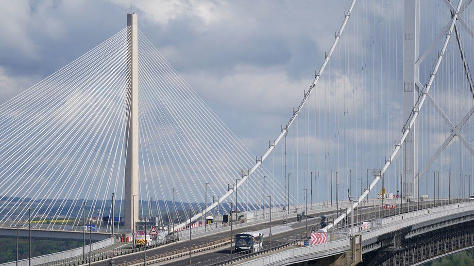 World's first 'driverless bus' service starts in Scotland - BBC Newsround