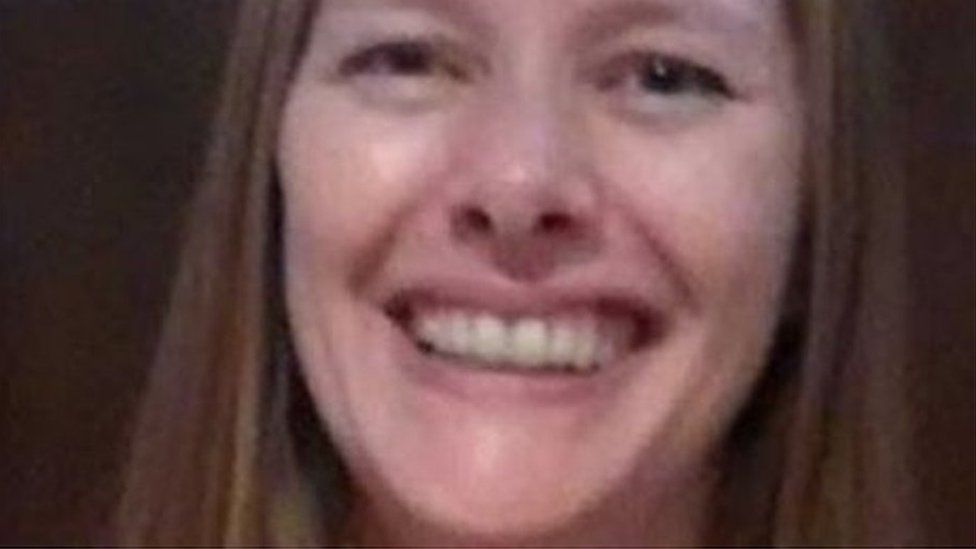 Brighton boss killer 'apologised during stabbing' - BBC News