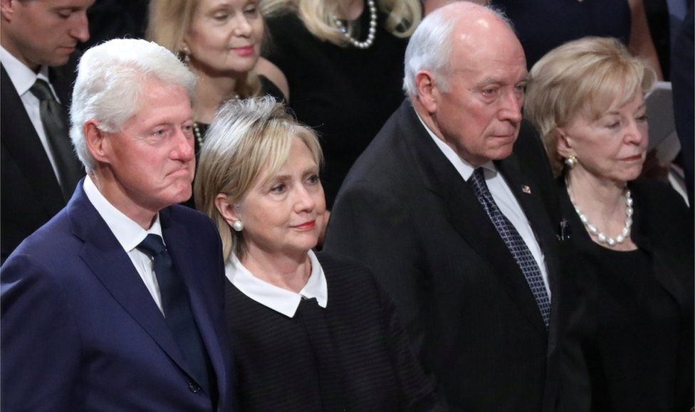 In pictures: Presidents and loved ones gather for McCain - BBC News