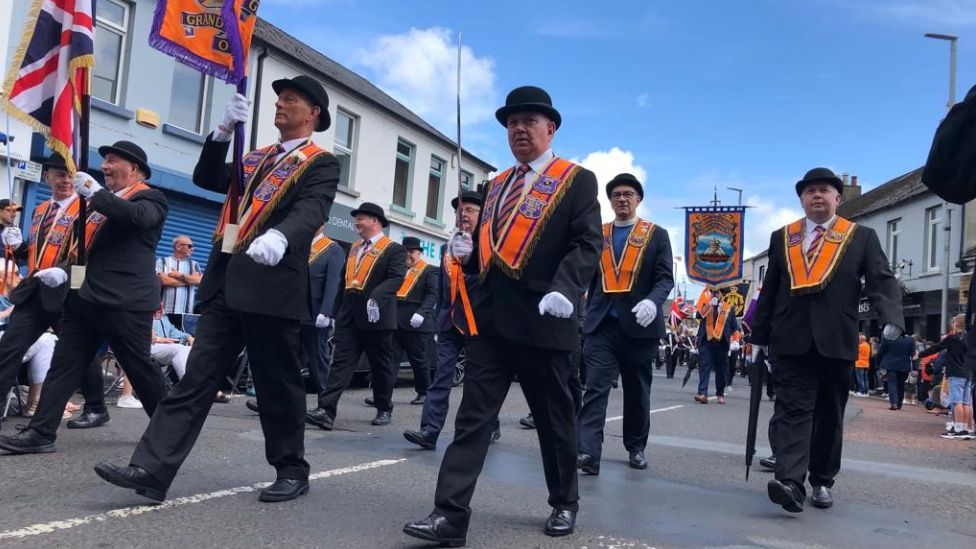 The Twelfth: Orange Order and bands parade at 18 venues - BBC News