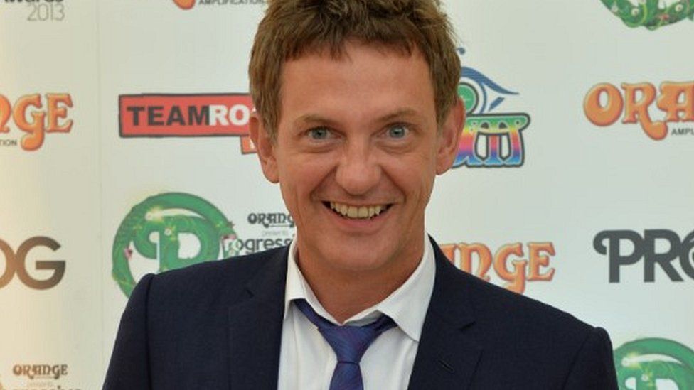 Matthew Wright stalker given restraining order - BBC News